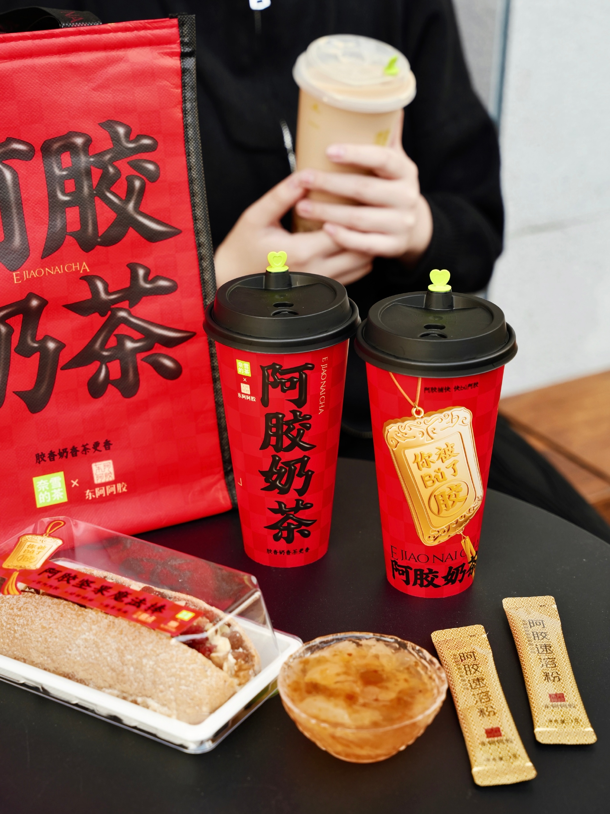 250个饮品联名复盘：FENDI茅台难复制，萌系惜败丧系-FoodTalks全球食品资讯