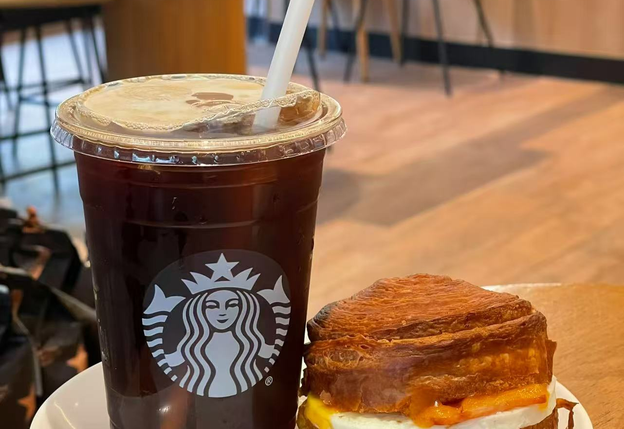 星巴克大规模推“浅烘”！25年来首次，背后有哪些消费洞察？-FoodTalks全球食品资讯