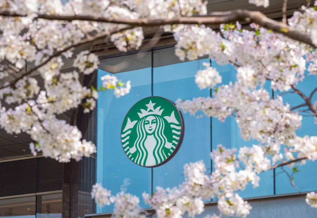 星巴克 x QQ，推出新品「菠萝生咖」系列-FoodTalks全球食品资讯