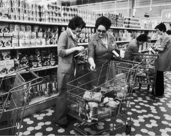 Leading the world's hypermarket: Carrefour has built a 94.1 billion ...