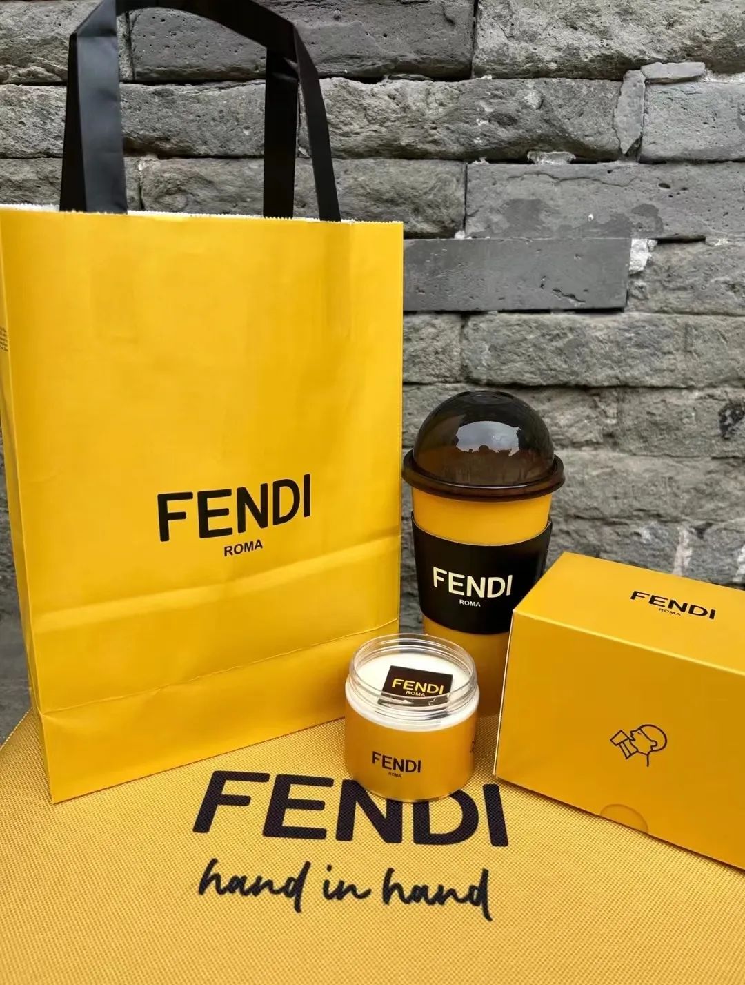 喜茶和FENDI的关系浮出水面，难怪会联名-FoodTalks