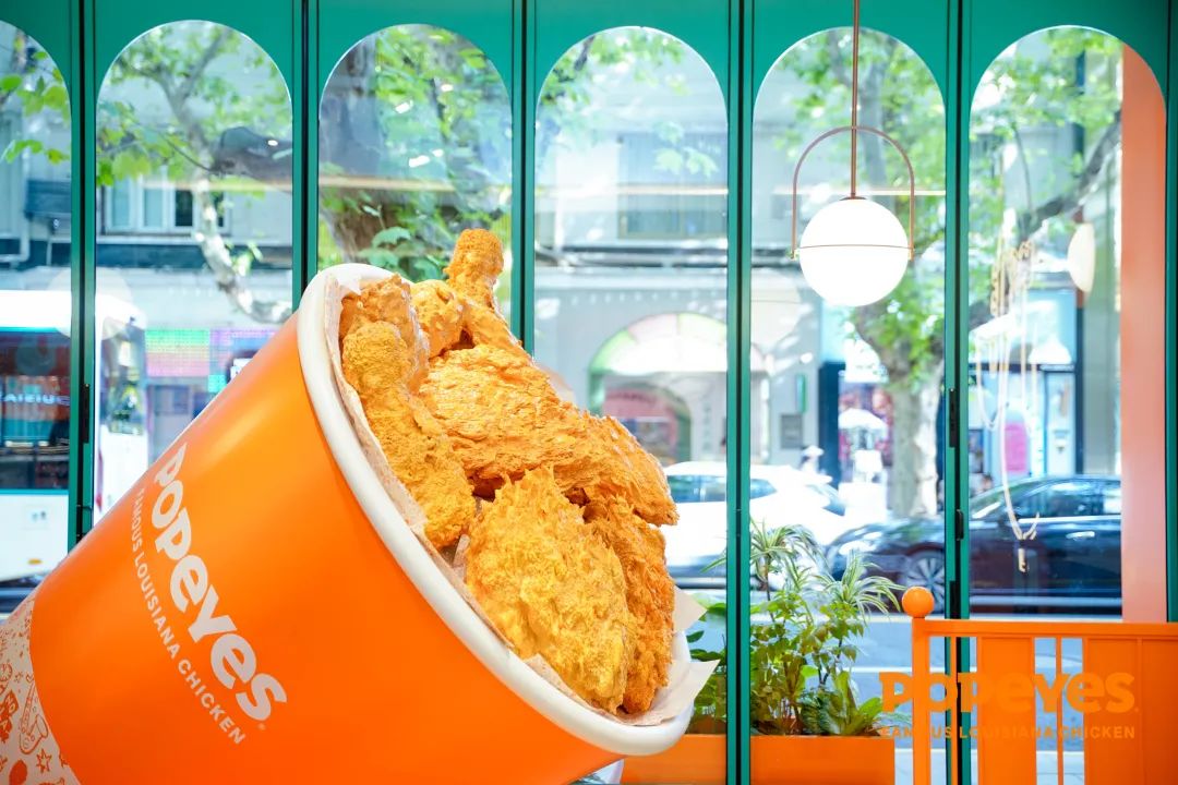 Popeyes中国首店回归！我们和Tims天好中国CEO卢永臣在现场吃炸鸡-FoodTalks全球食品资讯