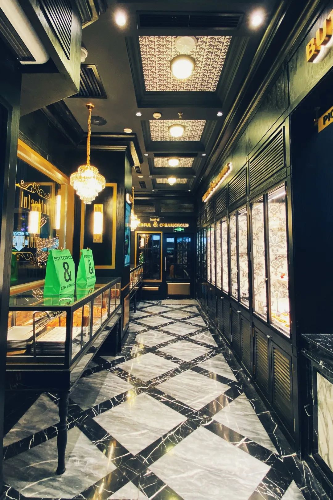 网红面包店B&C一个成本不到六块钱的纸袋，闲鱼转手能卖100？-FoodTalks全球食品资讯