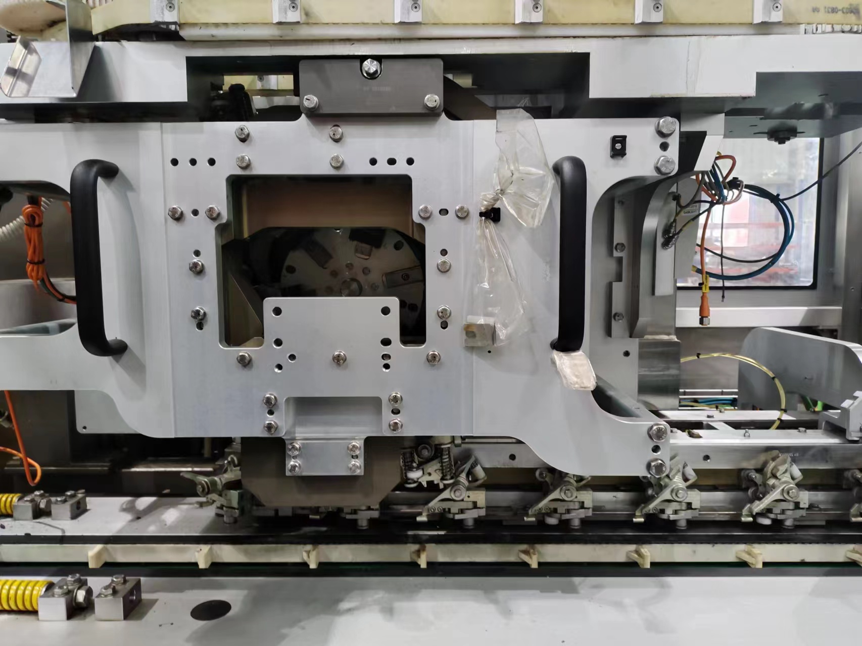 四川纵横天略科技有限公司提供利乐30贴盖机 - FoodTalks食品供需平台