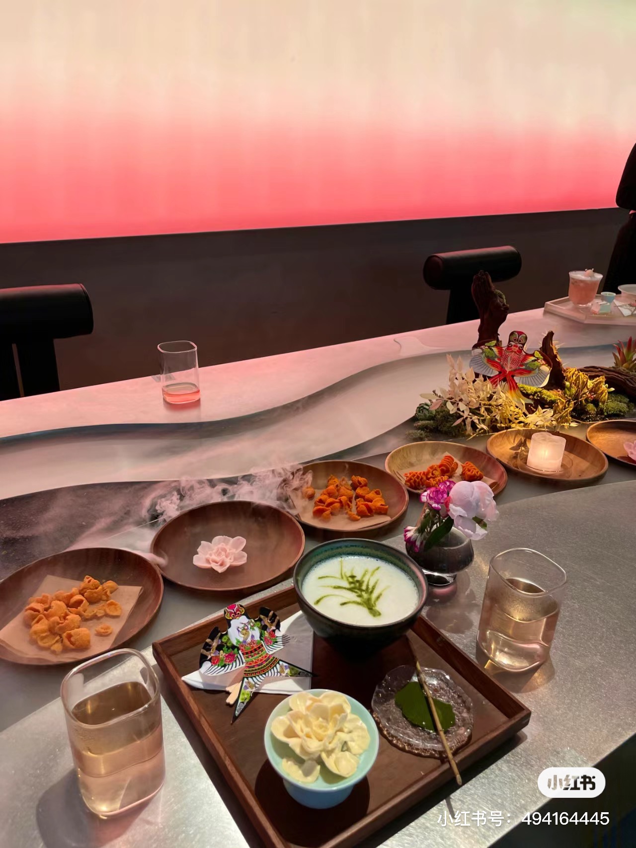 最高日入2万+，茶汤上“亲手作画”，新式茶馆又现高阶玩法？-FoodTalks全球食品资讯