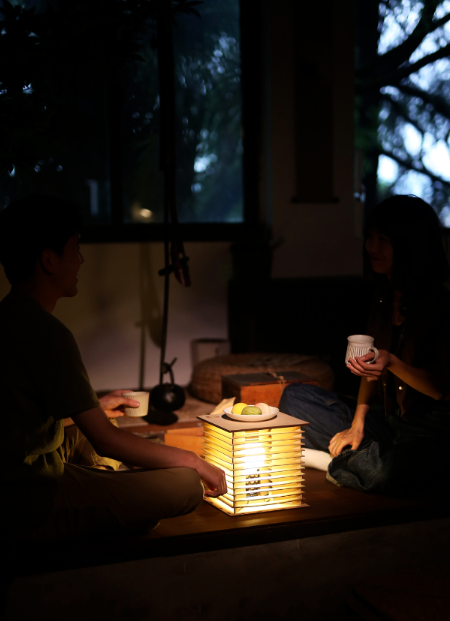 能吃还能DIY？传统「月饼」礼盒变身木制氛围灯！ | 食装 - 万家灯火月饼礼盒-FoodTalks全球食品资讯