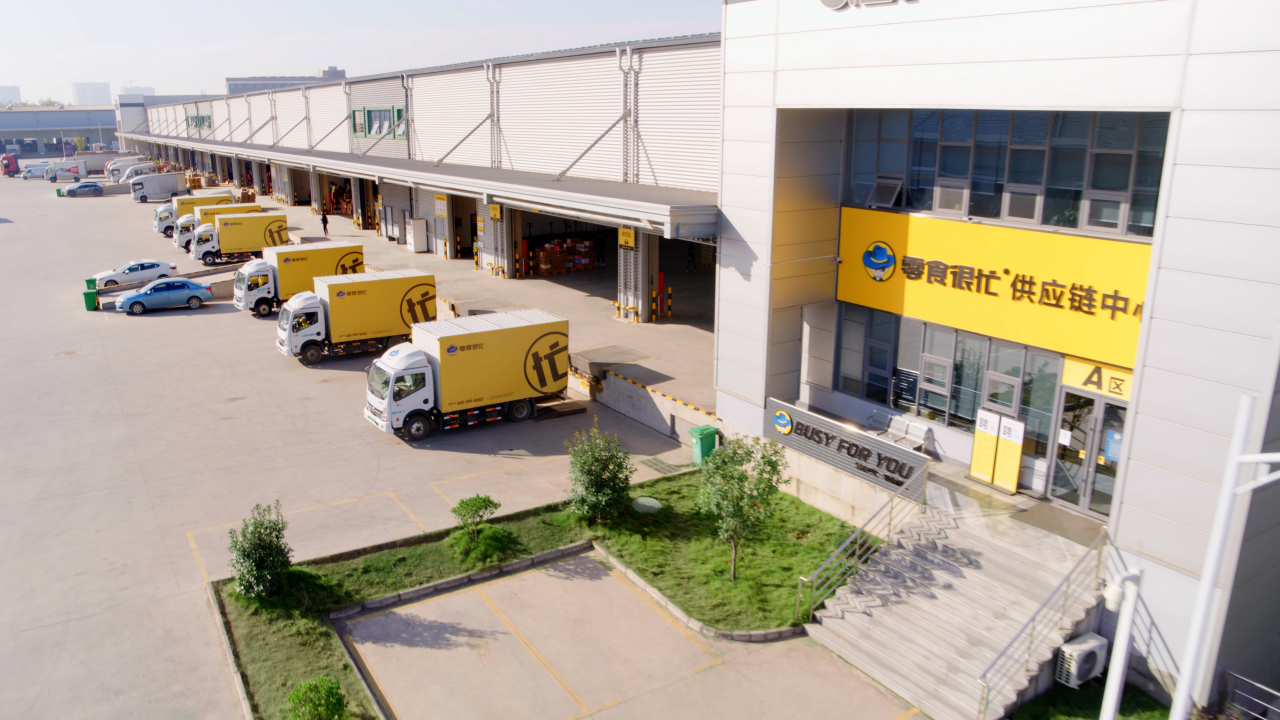 什么是零食很忙？3年扩店2000家，逆风生长的折扣店头号玩家-FoodTalks全球食品资讯