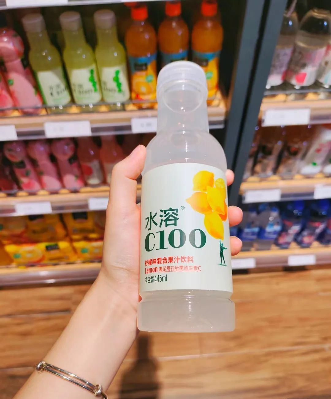 冲上热搜的“神水”水溶C100，要成为农夫山泉下一个东方树叶？-FoodTalks全球食品资讯
