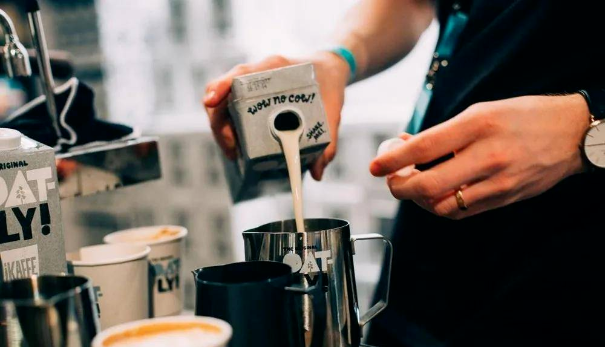 燕麦奶市场的唤醒者，什么是OATLY？-FoodTalks全球食品资讯
