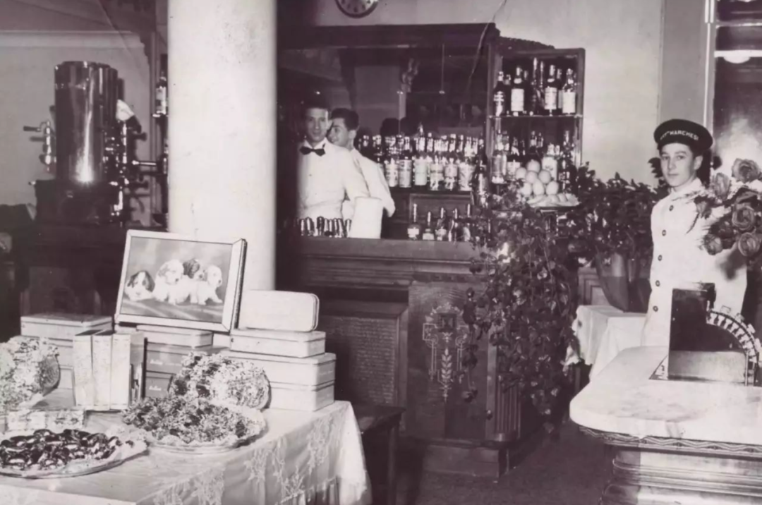 Prada新开快闪咖啡店，这个「薄荷绿」很高级-FoodTalks