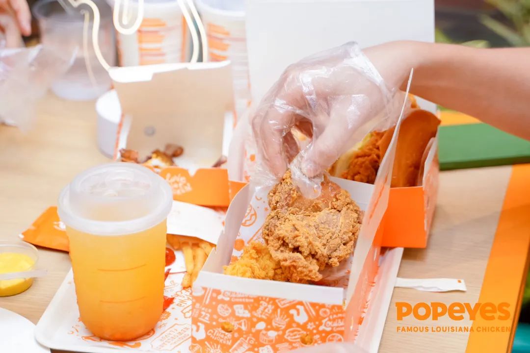 Popeyes中国首店回归！我们和Tims天好中国CEO卢永臣在现场吃炸鸡-FoodTalks全球食品资讯