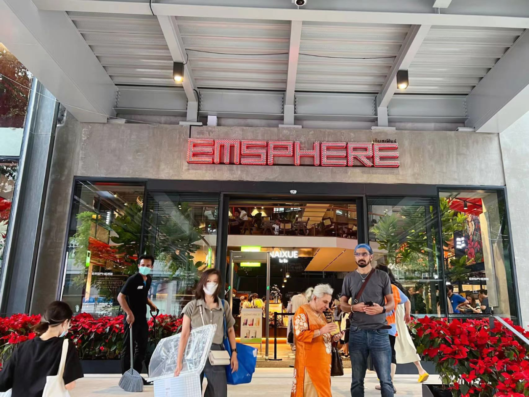 探访奈雪曼谷首店：选址老牌高端商圈，草莓款爆单、平均30秒收到一单-FoodTalks全球食品资讯